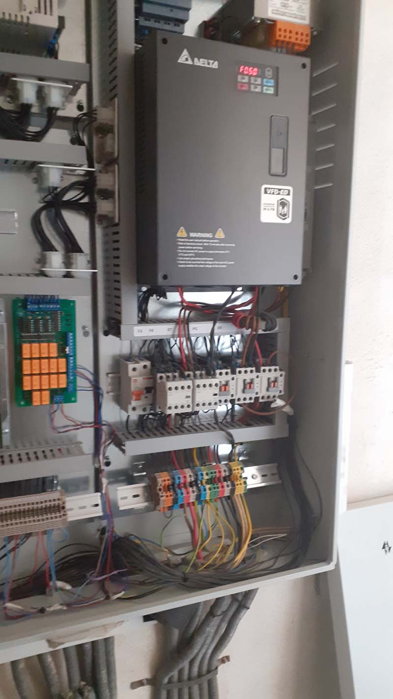 ΤΟΠΟΘΕΤΗΣΗ ΠΙΝΑΚΑ ΚΙΝΗΣΗΣ ΤΥΠΟΥ INVERTER ΣΤΗΝ ΚΗΦΙΣΙΑ